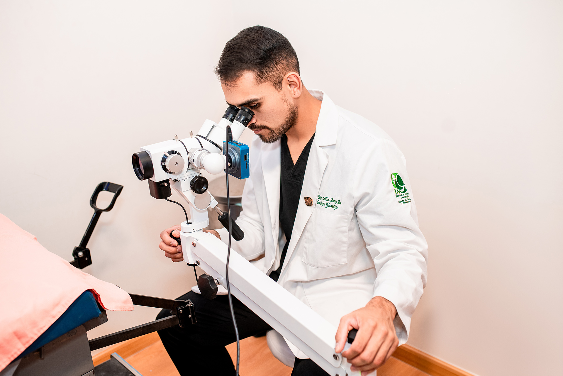 Colposcopia Especializada en Monterrey - Dr. Edgar Lozoya Lara